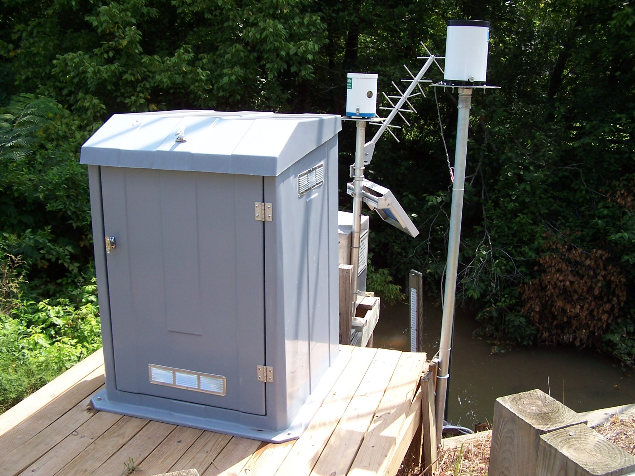 Fiberglass Enclosures | Equipment Enclosures | Tracom